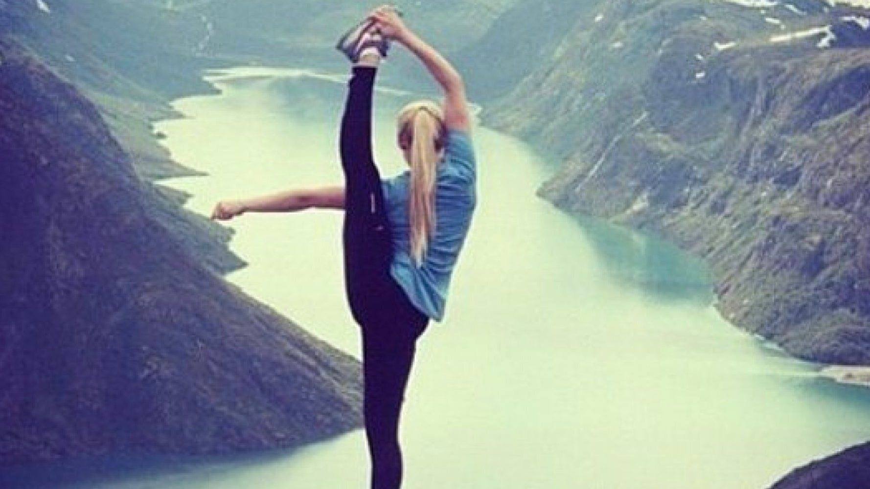 Yoga Fans Are Taking Phenomenal Photos In The World's Most Beautiful ...