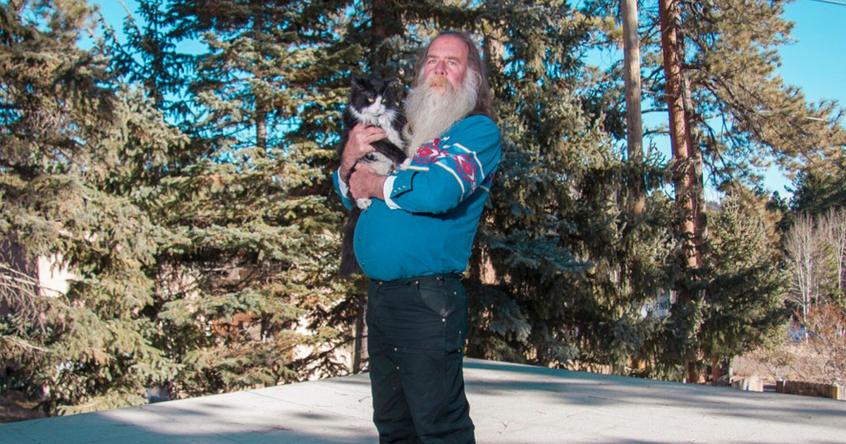 Cute Photos Of Guys And Their Cats Shows That Felines Aren't Just For ...