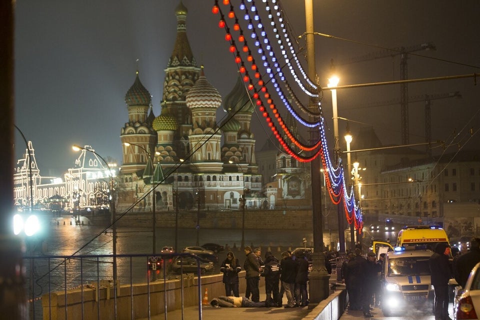 Putins Foe Boris Nemtsov Gunned Down Outside Kremlin Days After