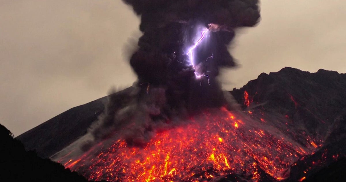 Rare Volcanic Lightning Video Captures A Glimpse Into The Apocalypse ...