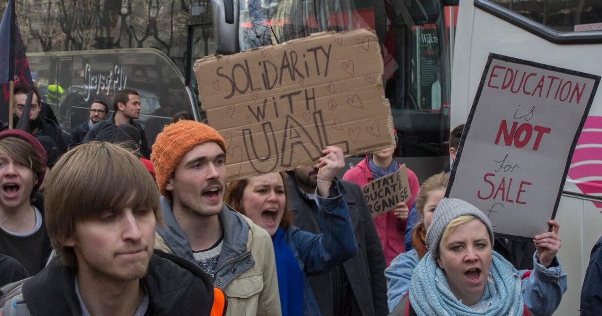 Protesting Students Shut London University And High Holborn Over Cuts ...