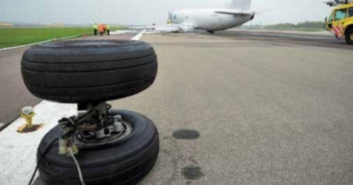 East Midlands Airport Plane Picture Shows How Plane Wheels Snapped ...