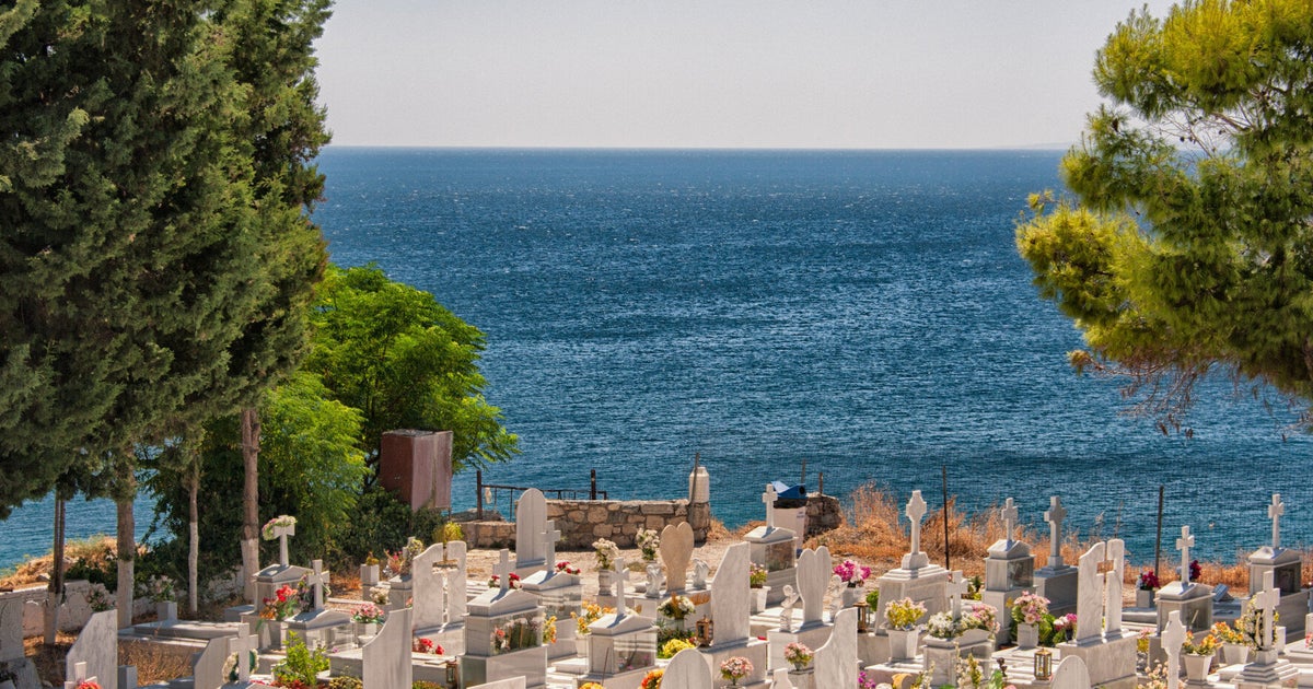 Migrants Drown Off Greek Coast After Boat Capsizes Huffpost Uk News