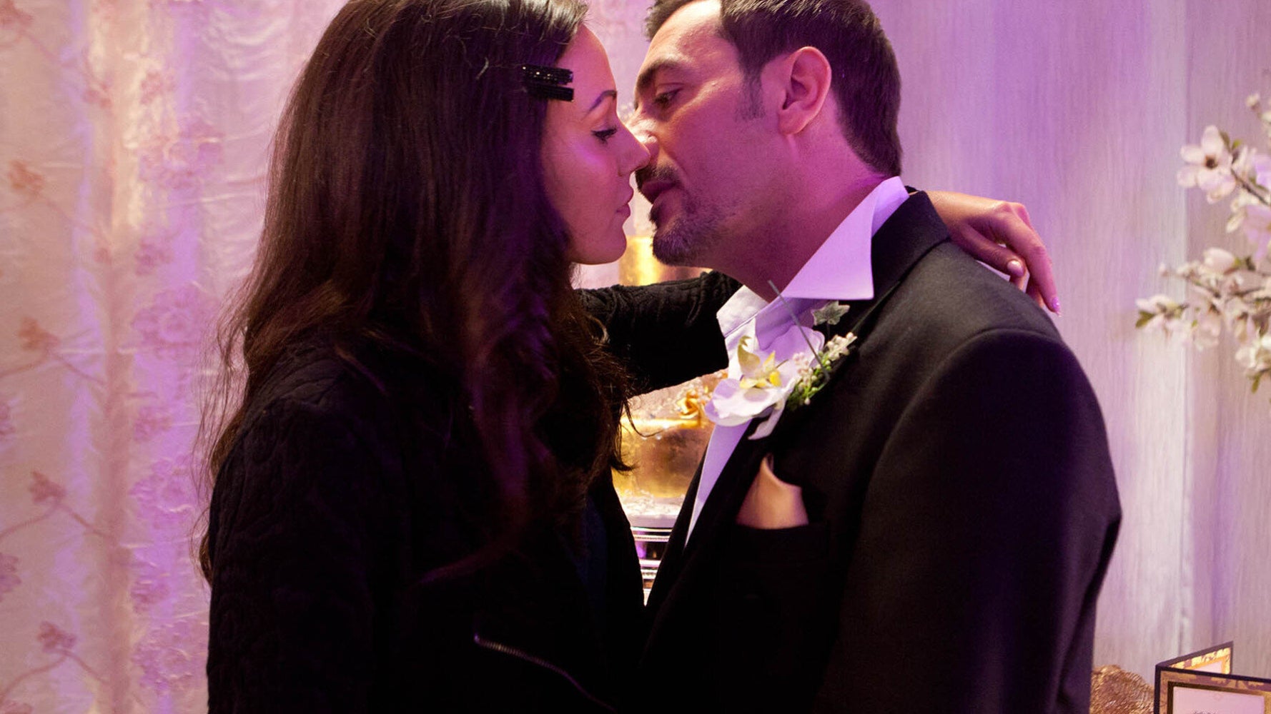 'Coronation Street' Spoiler: Peter Kisses Tina On His Wedding Day To ...