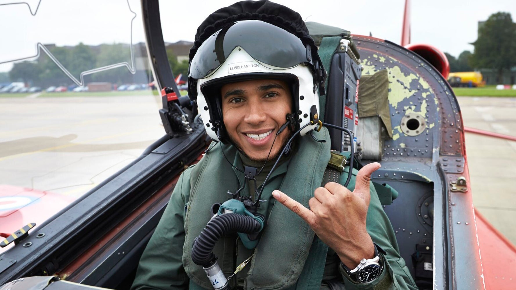Lewis Hamilton Swaps F1 For Red Arrows (PICTURES) | HuffPost UK Sport