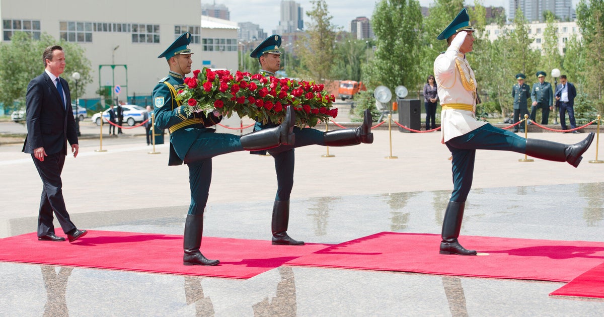 David Cameron Poses For Extremely Awkward Kazakhstan Photo | HuffPost UK
