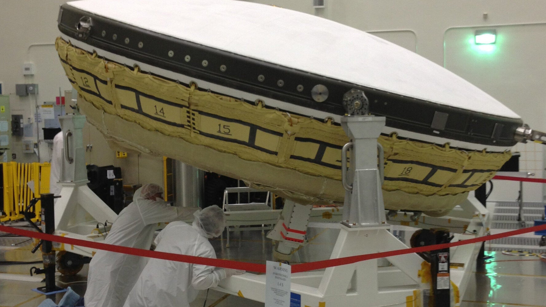 Nasa Inflatable 'Flying Saucer' Parachute, Low-Density Supersonic ...