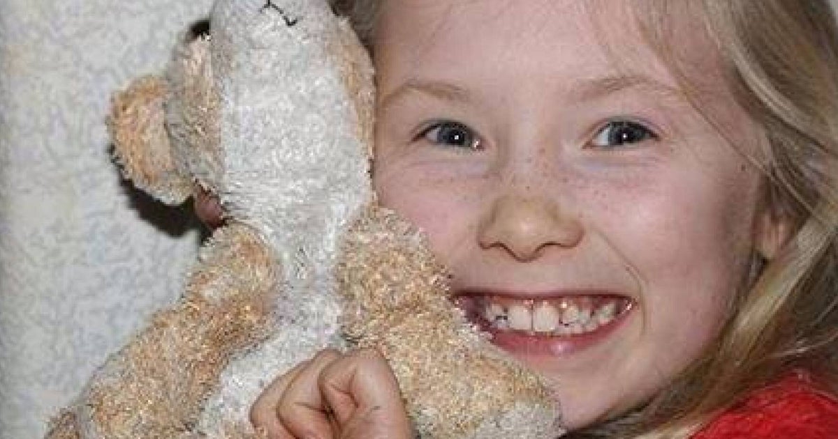 Phoebe Simpson Reunited With Lost Teddy After The Internet Helped Track ...