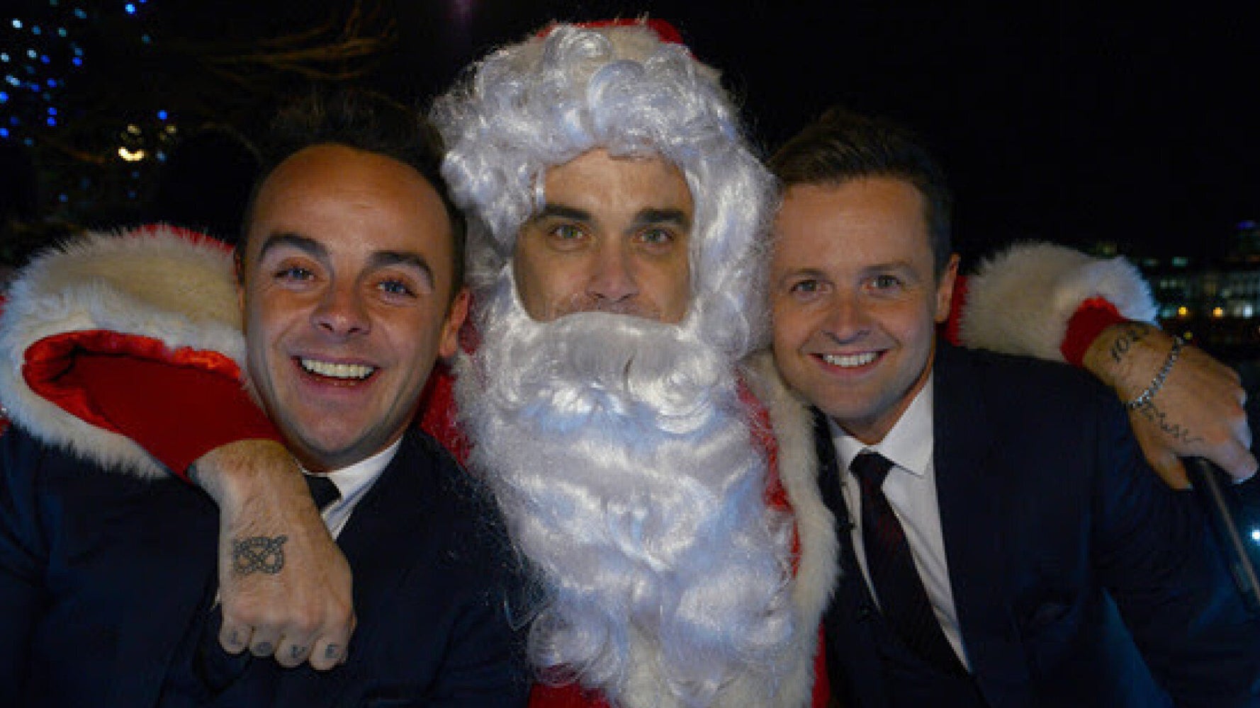 Robbie Williams Takes A Ride With Ant & Dec For Text Santa (PICTURE ...