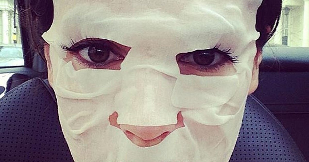 Kelly Brook Is Unrecognisable In Face Mask As She Heads To Work On ...