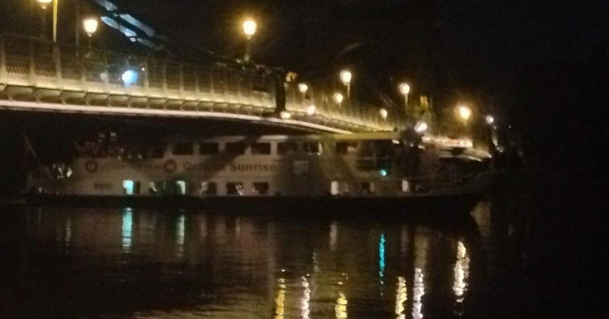 Hammersmith Bridge Shut Down After Claims Boat Stuck On Thames ...