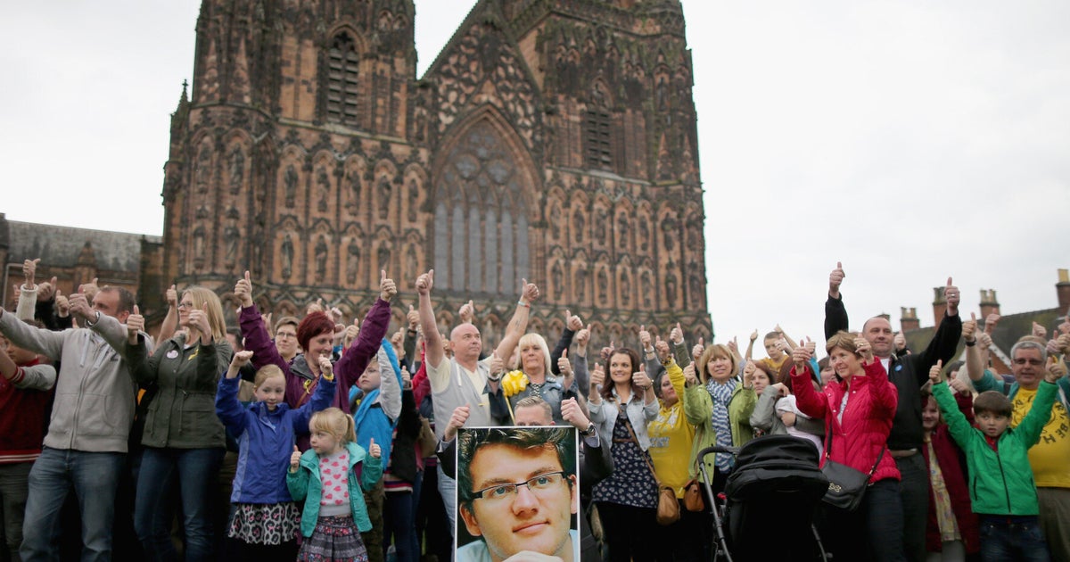 #ThumbsUpForStephen: 10,000 Mourners Pay Tribute To Stephen Sutton At ...