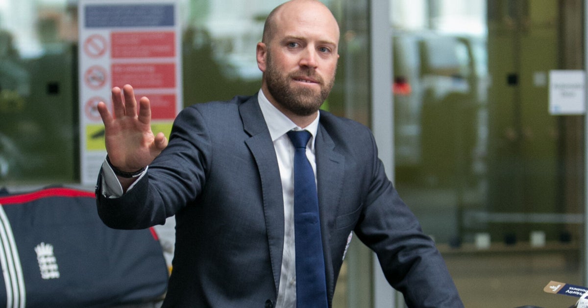 England Ashes Team Return To UK (PHOTOS) | HuffPost UK Sport