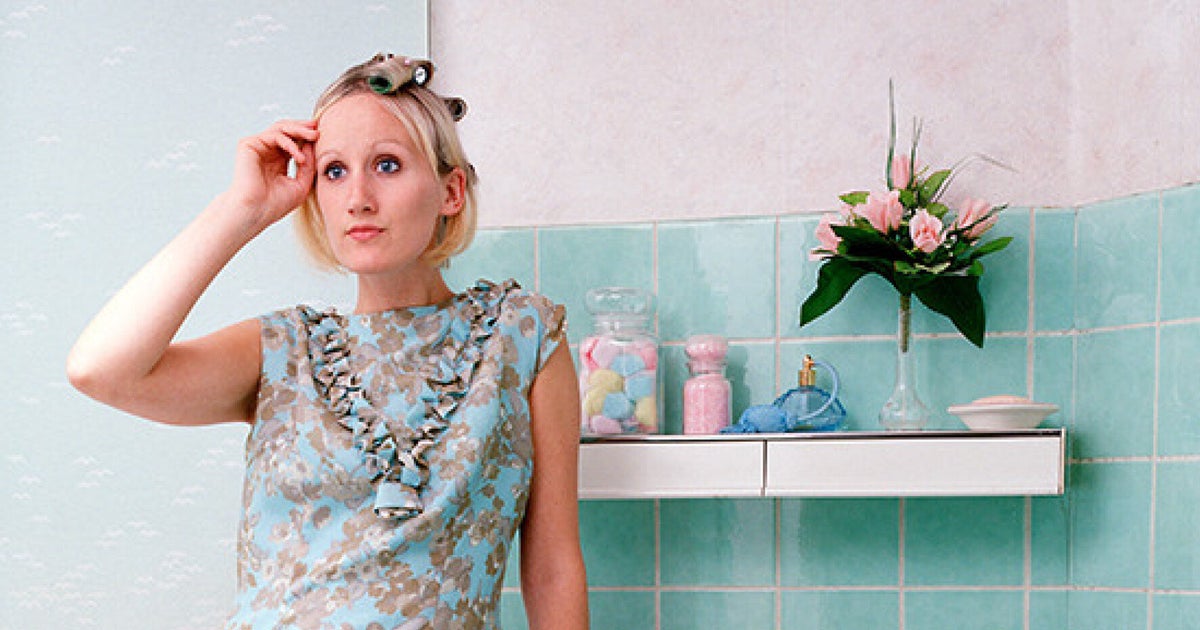 Photos Of Three Generations Of Women Dressed In Identical Clothes Mark ...