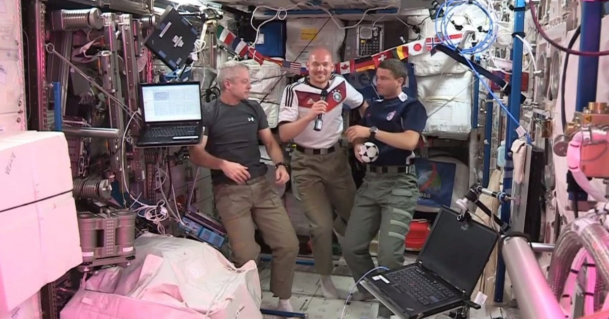 Astronauts Play Football In Space, Turns Out It's Really Difficult ...