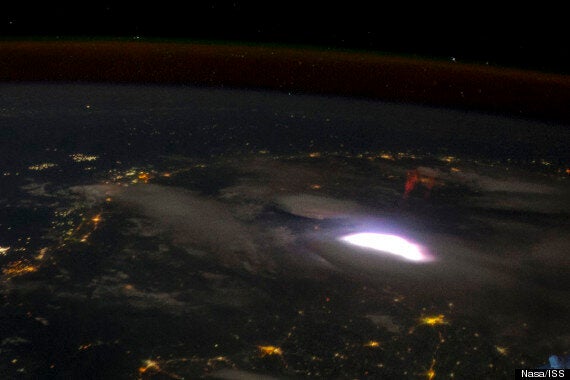 Sprite Lightning Caught On High-Speed Film Shows Mysterious Phenomena ...