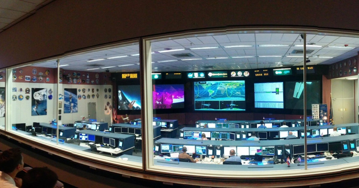 Guys Posts Amazing Photos After His First Day Working At NASA ...