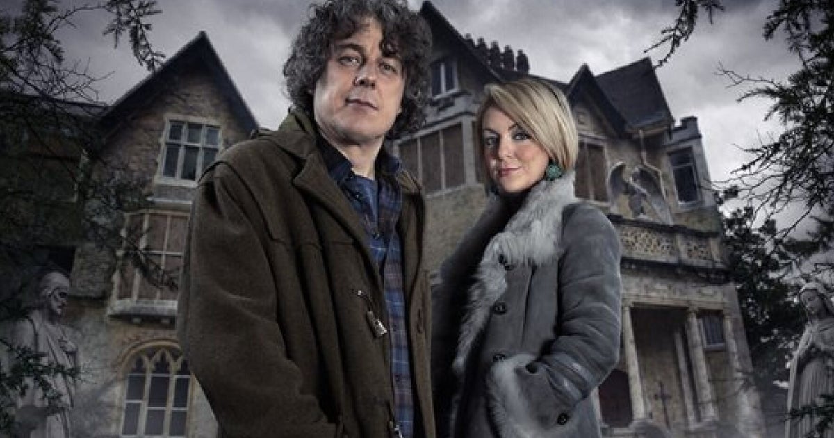 'Jonathan Creek' Star Alan Davies Complains About His Hours And His Pay ...