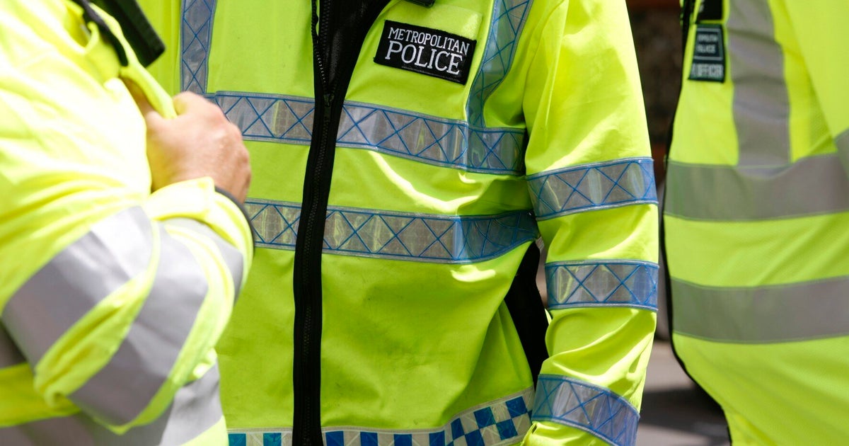 Police Trusted By Only Half Of Brits Following 'Plebgate' And Mark ...