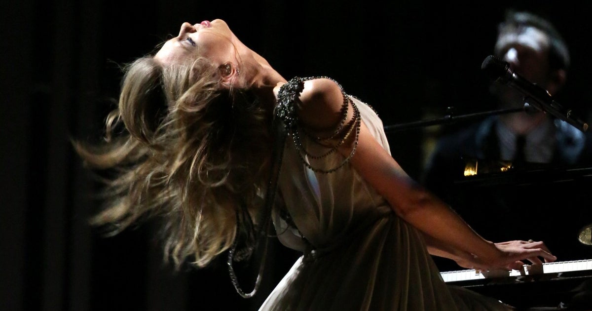 WATCH: Taylor Swift In Action At Grammy Awards - Headbanging, Clapping ...