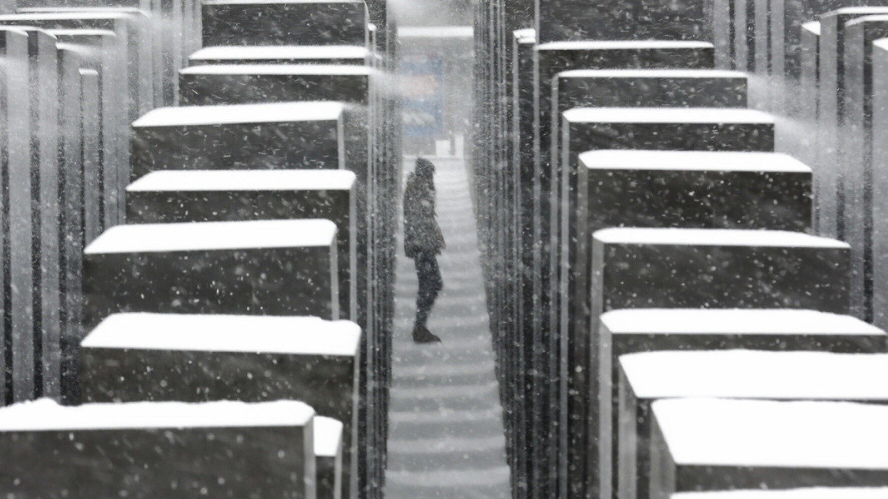 17 Stunning Images Of Holocaust Memorial Day As Victims Are Remembered ...