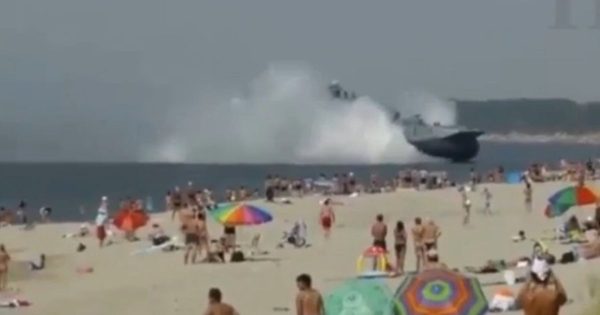 Massive Hovercraft Startles Beachgoers In Russia During Zubr Military ...