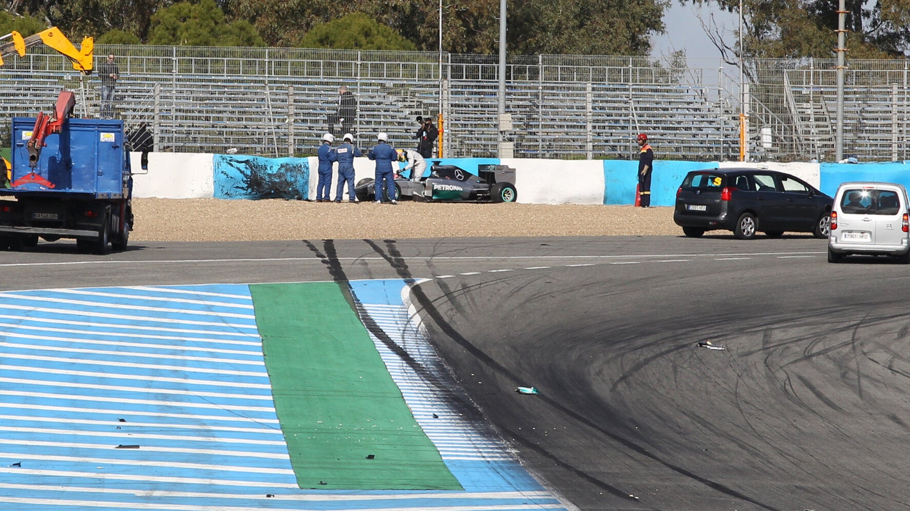 Lewis Hamilton Crashes On First Day Of F1 Test At Jerez (PHOTOS ...