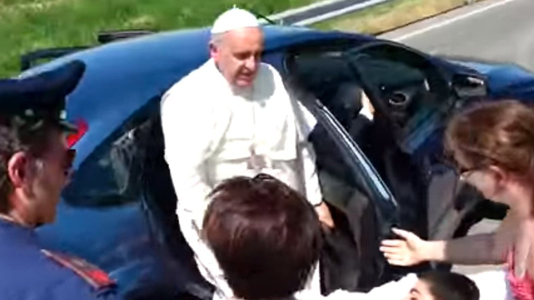 Pope Francis Stopped His Motorcade To Do Something Truly Incredible In ...