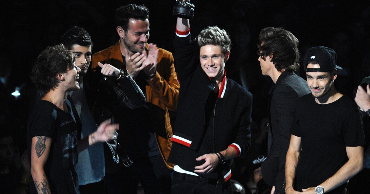 VMA Awards: Booed, Sworn At By Taylor Swift, Comforted By Lady Gaga ...