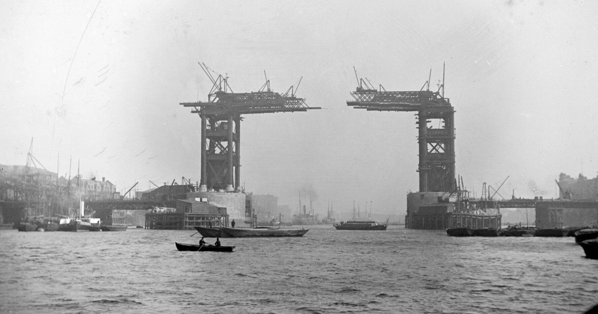 Tower Bridge Pictures Reveal The Makings Of A 120-Year-Old London ...