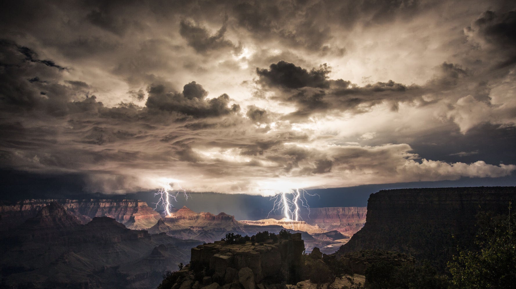 Amazing Lightning Storm Will Take Your Breath Away (PICTURE) | HuffPost ...