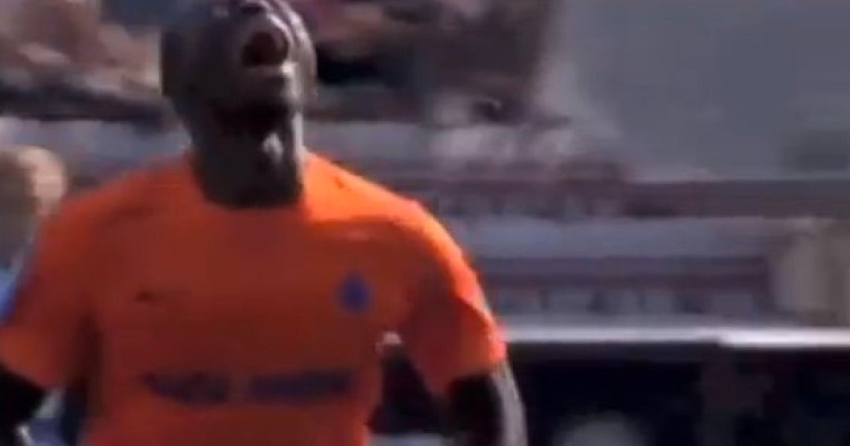 Striker's Crazy Reaction To Being Sent Off (Video) | HuffPost UK Sport