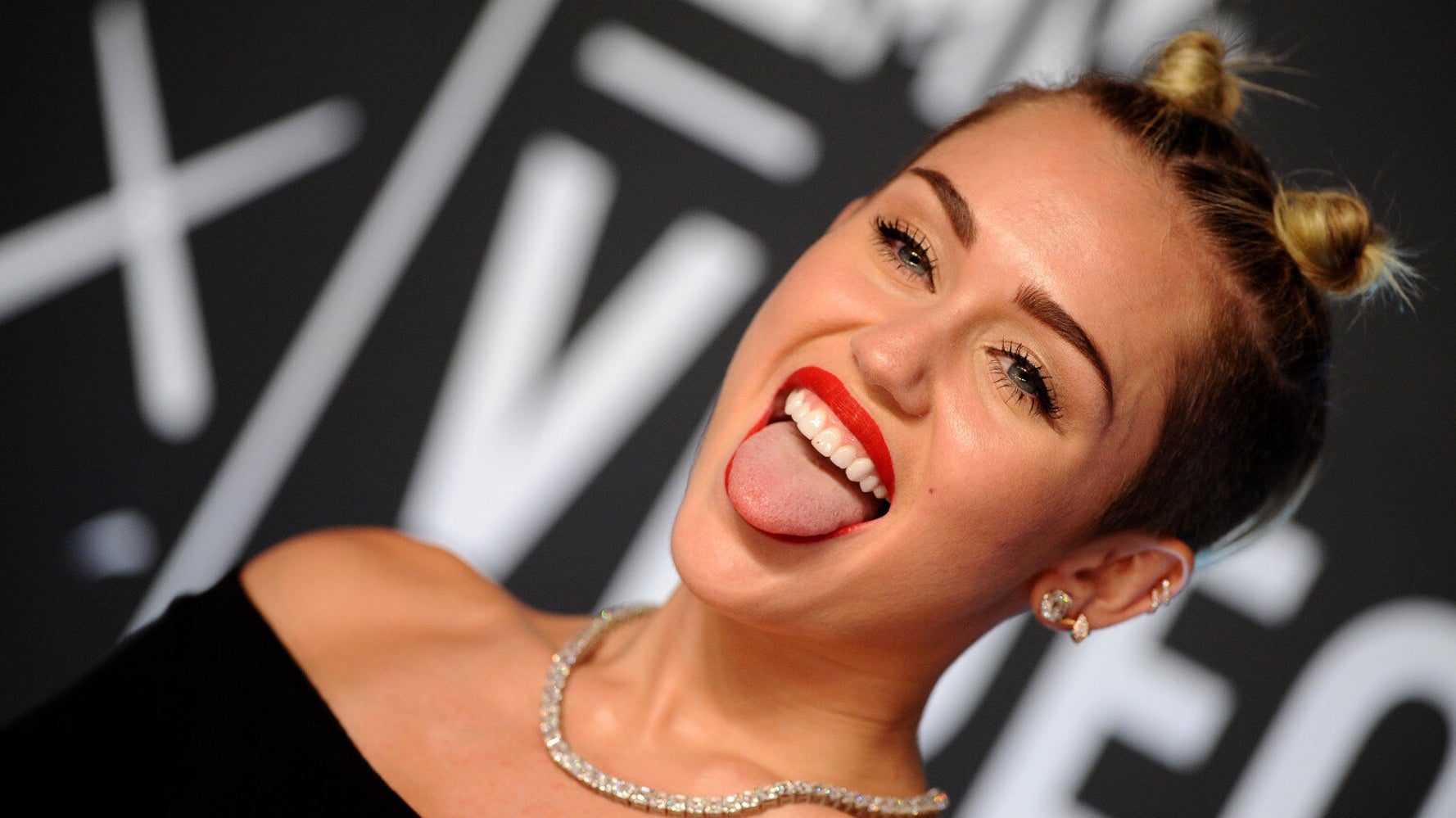 Miley Cyrus Posts Picture Of Herself With Two Reefers At Once, Behind ...