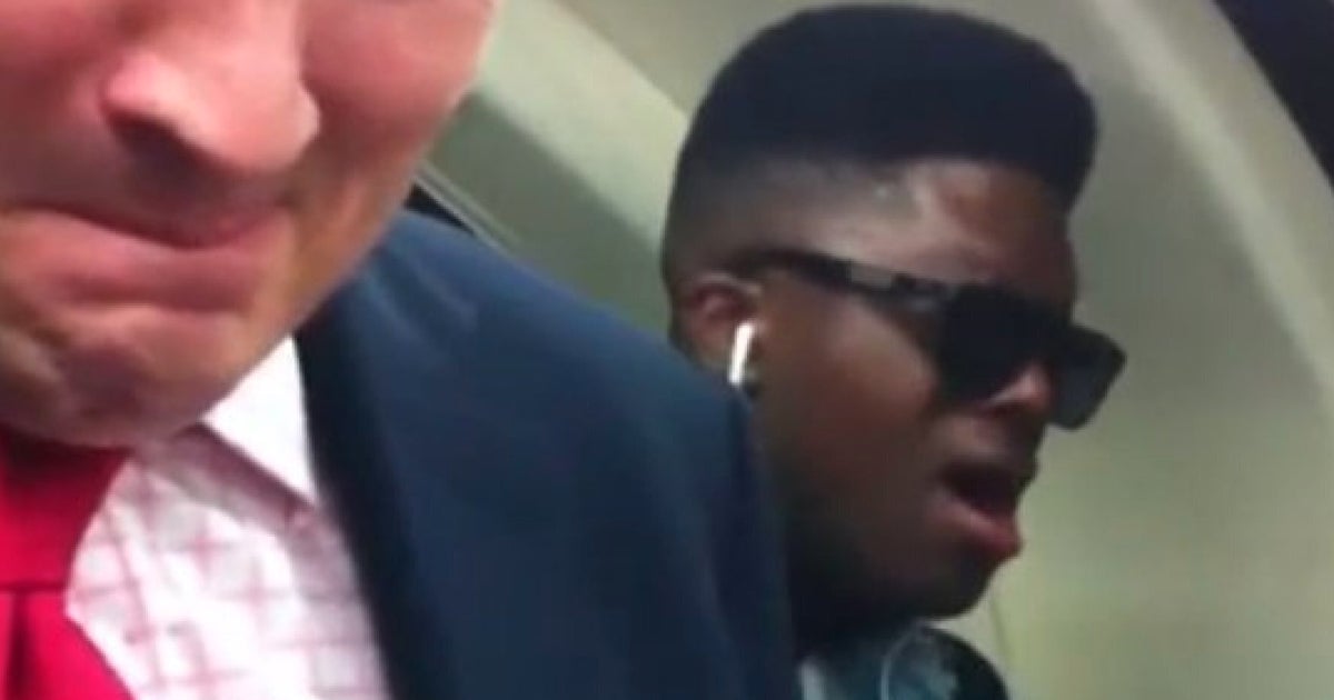 Man Unwittingly Entertains Fellow Passengers On London Tube Train By ...