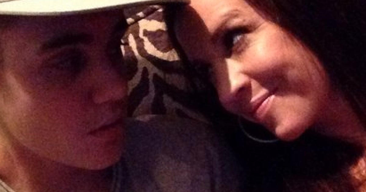 Justin Bieber Reaches Out To Mum Pattie Mallette Via Twitter What Did