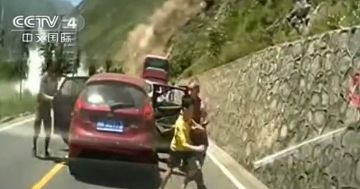 Terrifying China Rock Slide Nearly Wipes Out Bus Full Of People (VIDEO ...