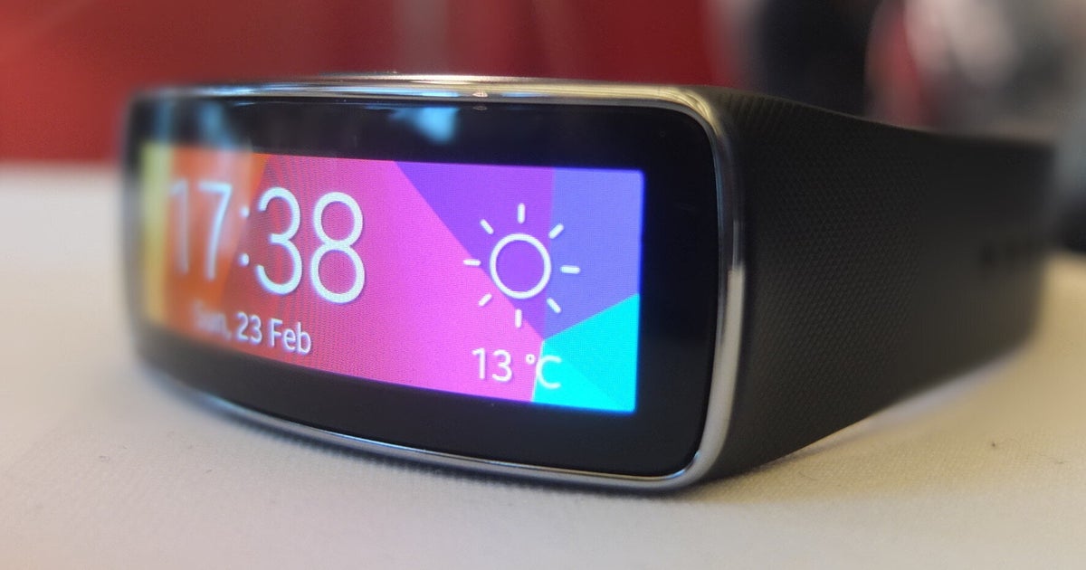 Samsung Gear Fit: Curved Touchscreen Fitness Watch Unveiled (PICTURES ...