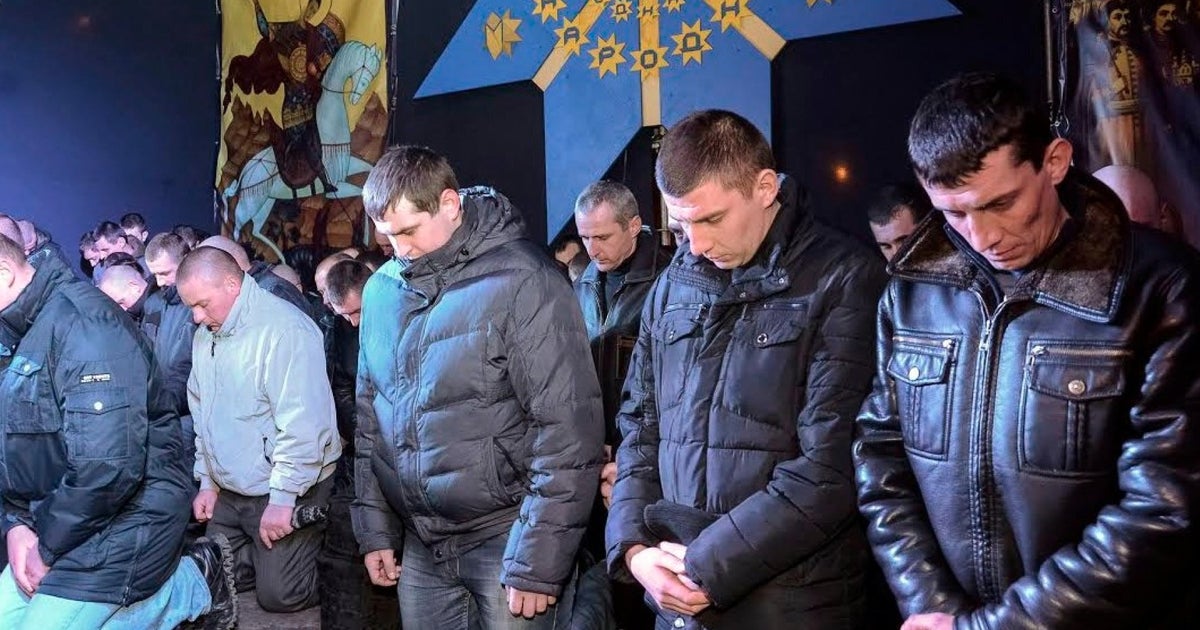 Ukraine Crisis: Riot Police Beg For Forgiveness From Residents ...
