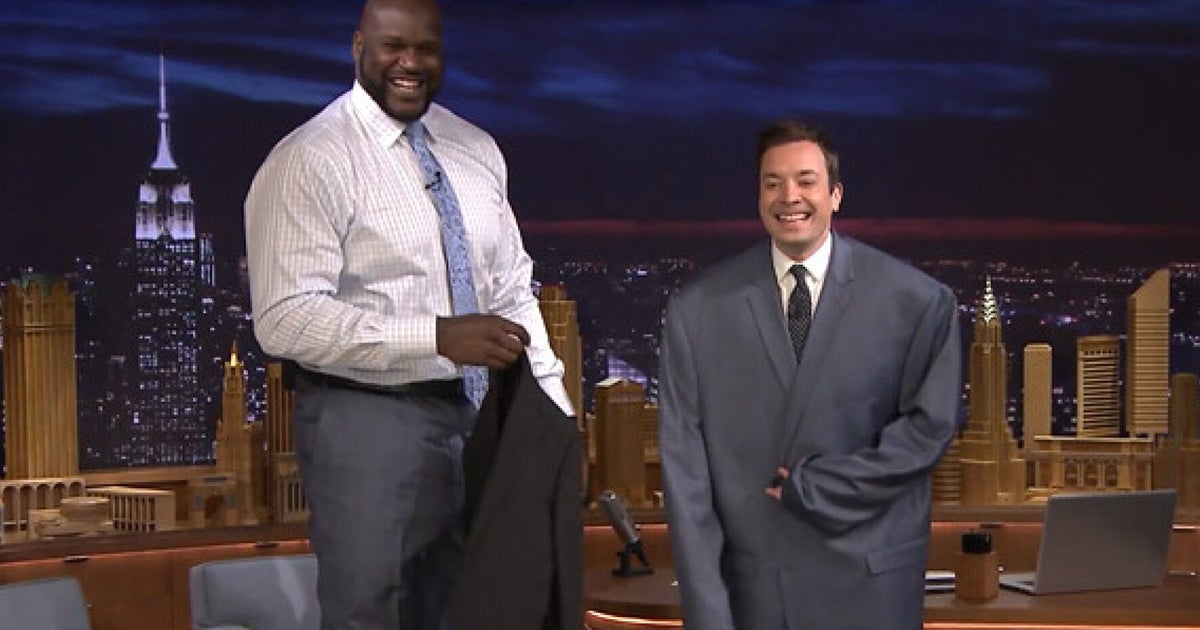 Shaquille O'Neal Lets Jimmy Fallon Wear His Size 58 Jacket on ‘The ...