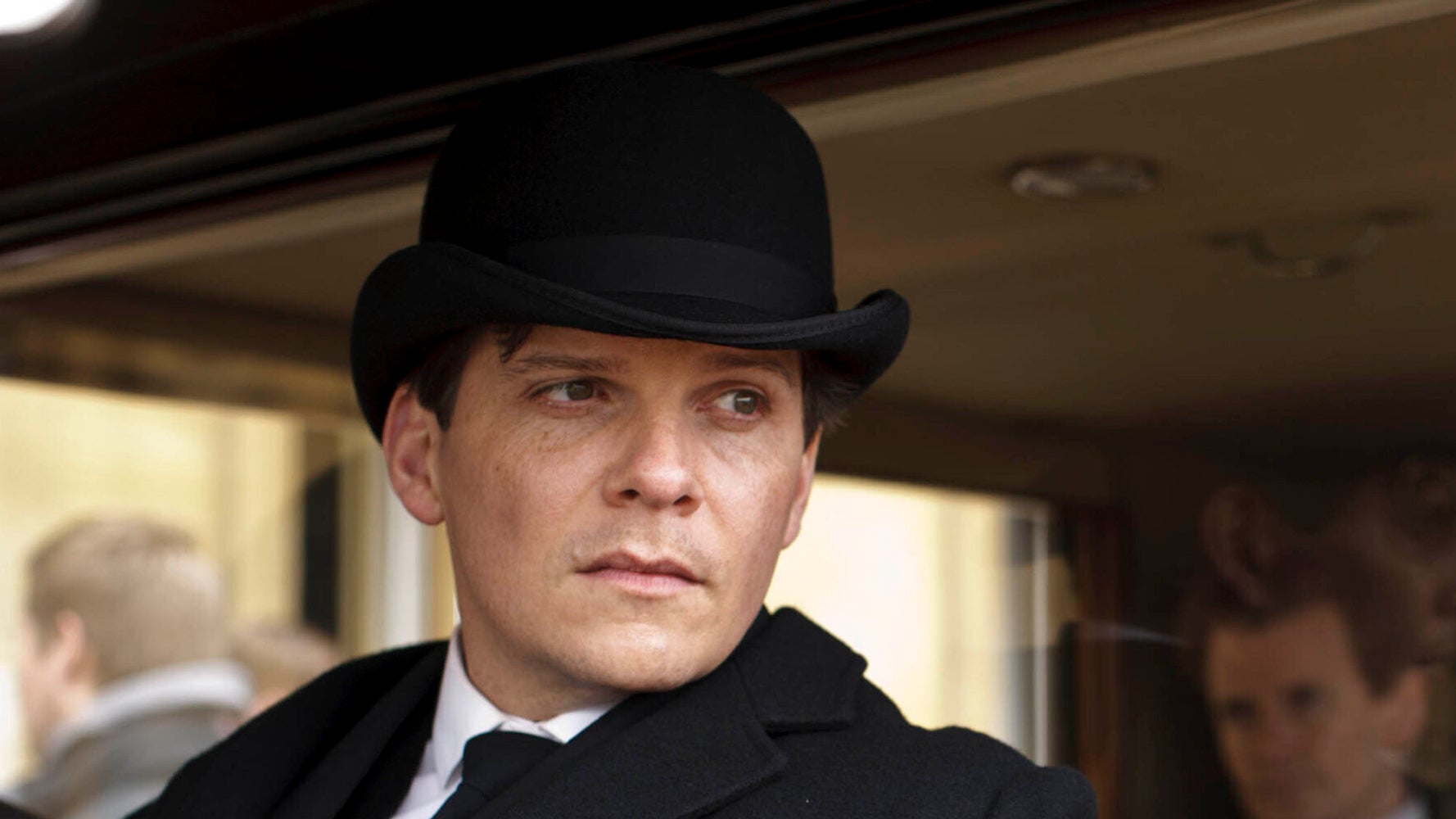 'Downton Abbey' Series 4, Episode 3, Pictures See Nigel Harman Arrive ...