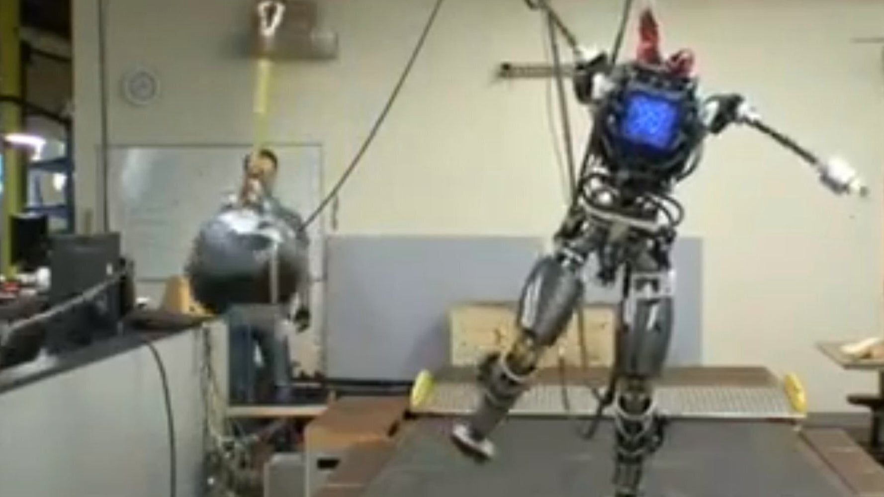 Darpa And Boston Dynamics Show Off Atlas Humanoid's Amazing Balancing ...