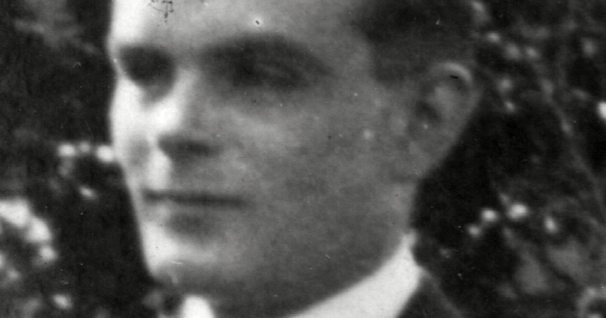 Gay Codebreaker Alan Turing To Receive Posthumous Award | HuffPost UK News