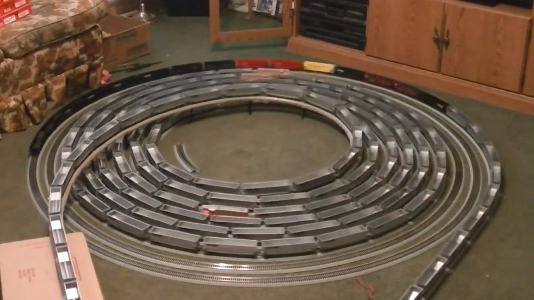 Incredibly Long Train Set Tackles 'The Spiral' (VIDEO) | HuffPost UK Tech