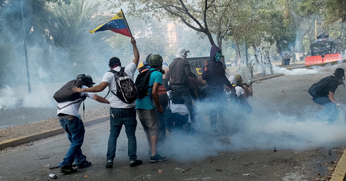 Venezuela Protests Rage As Student Leader Is Killed (PICTURES ...