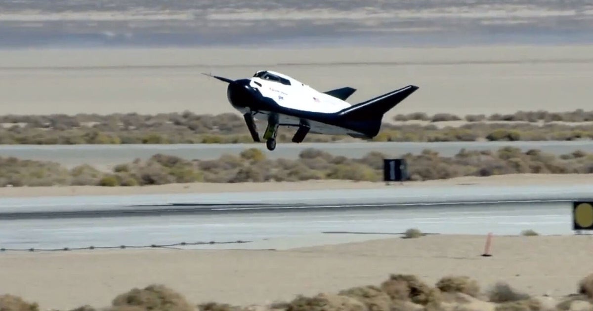Sierra Nevada Corp's 'Dream Chaser' Mini Space Shuttle Suffers Landing ...