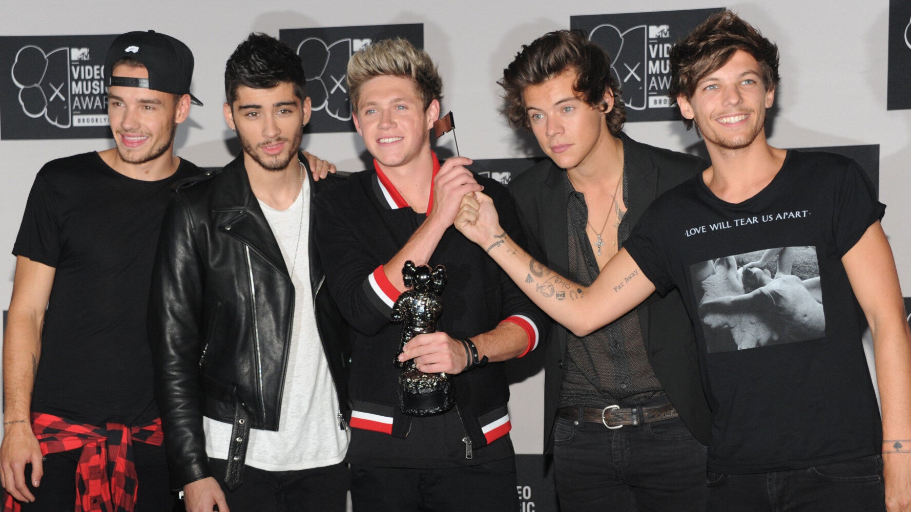 One Direction Up Against Justin Bieber In MTV EMA Awards Category For ...