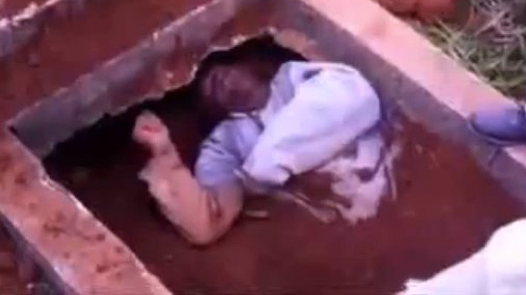 Man Buried Alive Rescued After Alerting Graveyard Mourner In Brazil ...
