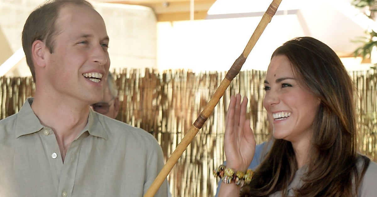 Kate Middleton And Prince William Admire Paintings Made Of Wallaby ...
