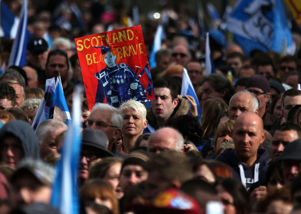Scottish Independence Rally Draws Thousands To Glasgow's George Square ...