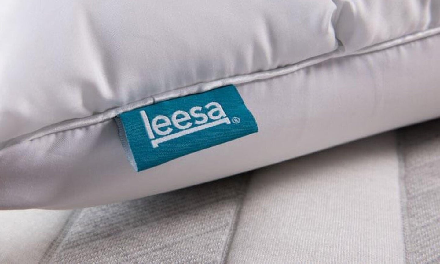 Review: Leesa's Hybrid Pillow Lets Me Sleep Through The Night Pain-Free ...